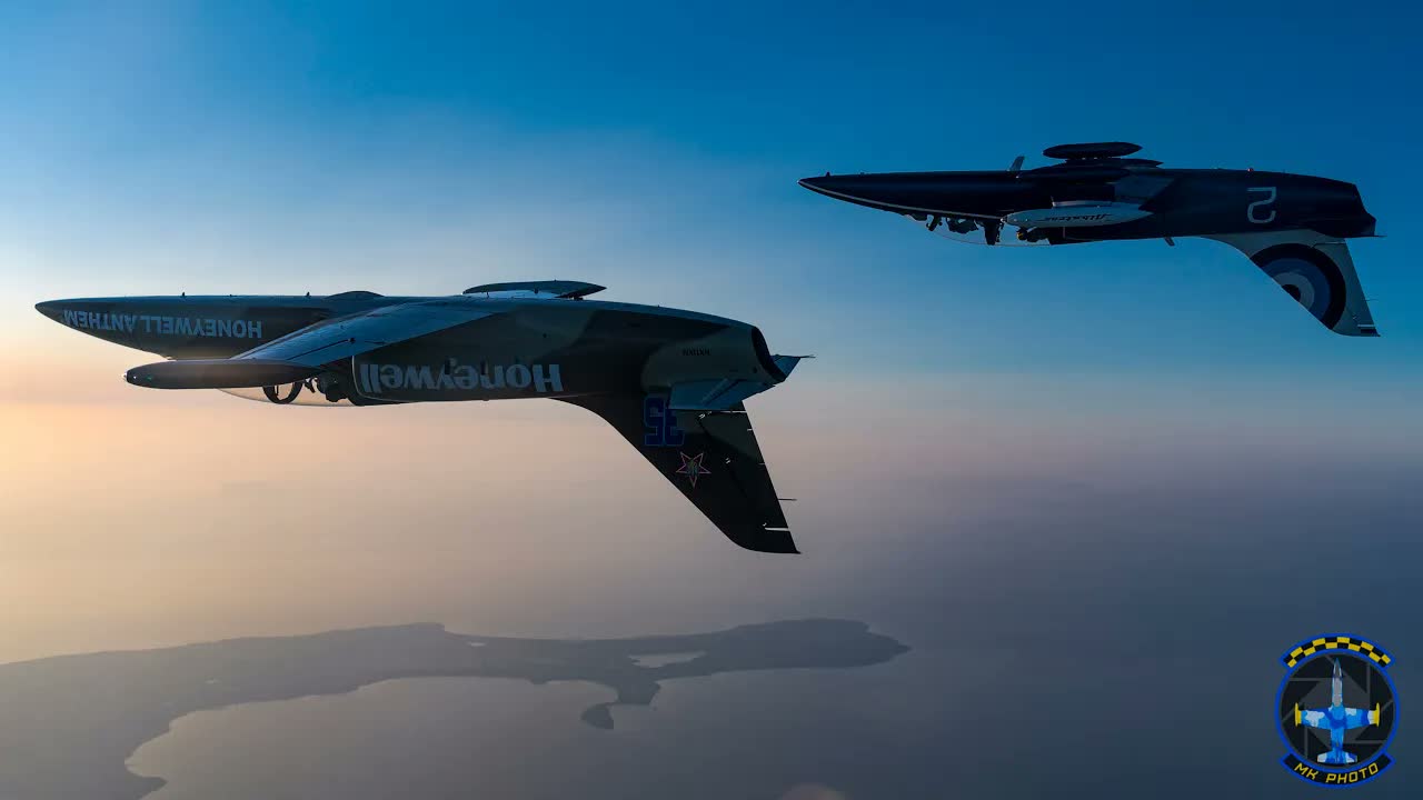 Watch pilots fly inches apart during brutal high speed maneuvers ...