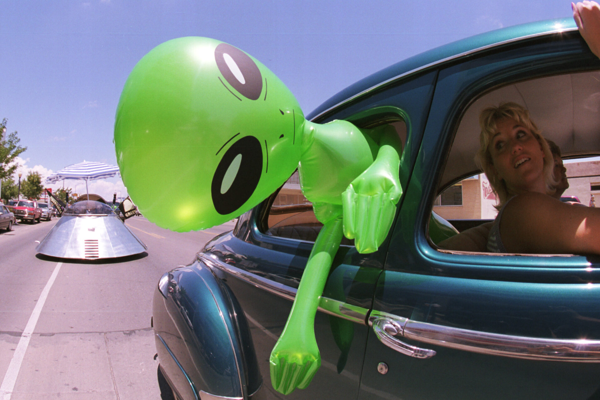 Alleged ancient traces of extraterrestrial presence on Earth