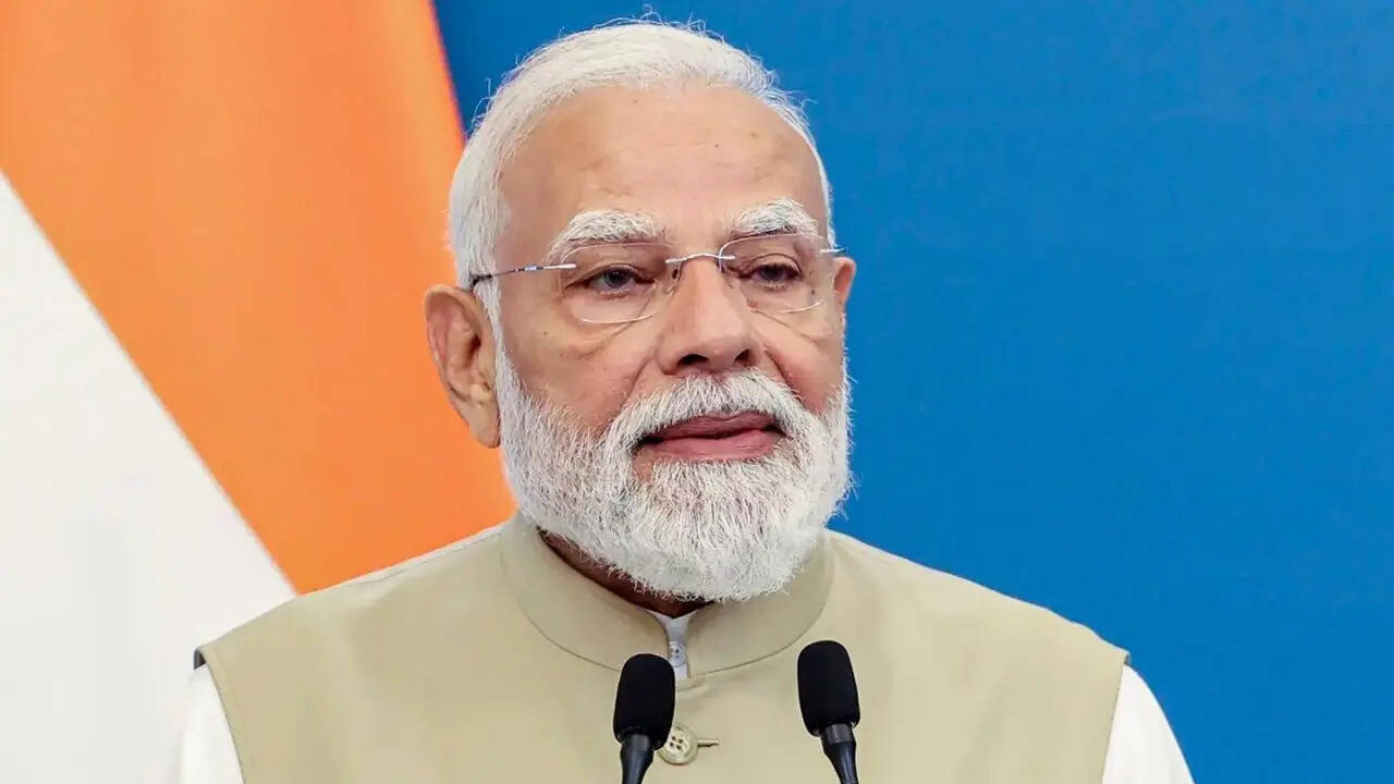 Muga silk stole for Meloni, mangoes for UAE president & more: What PM ...