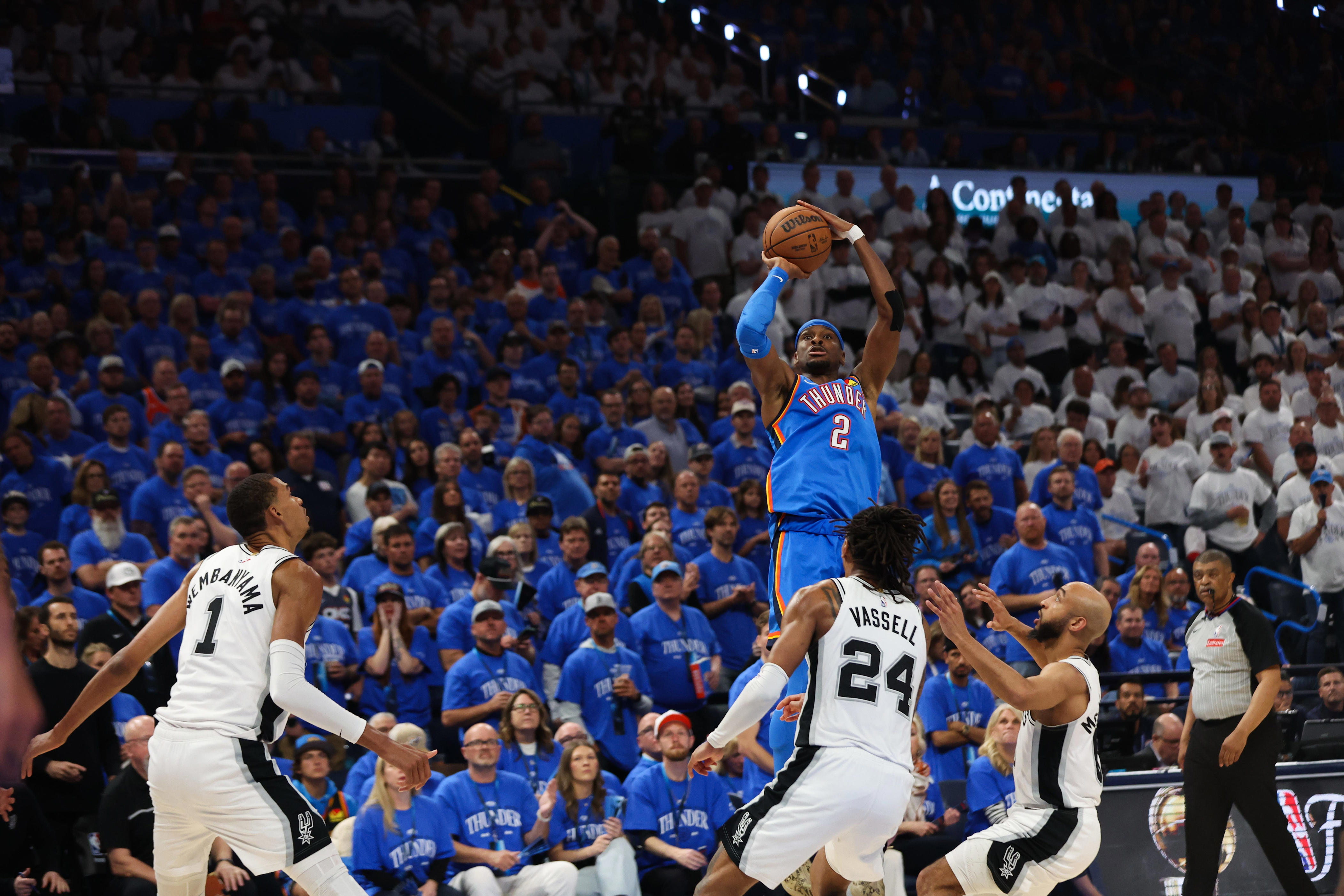Photos: Best images from Thunder's 122-113 Game 2 win over Spurs