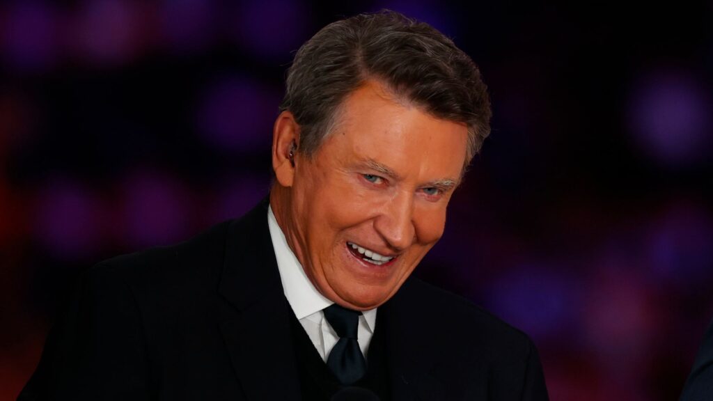 Forget Sidney Crosby — Wayne Gretzky’s autographed rookie card is worth ...