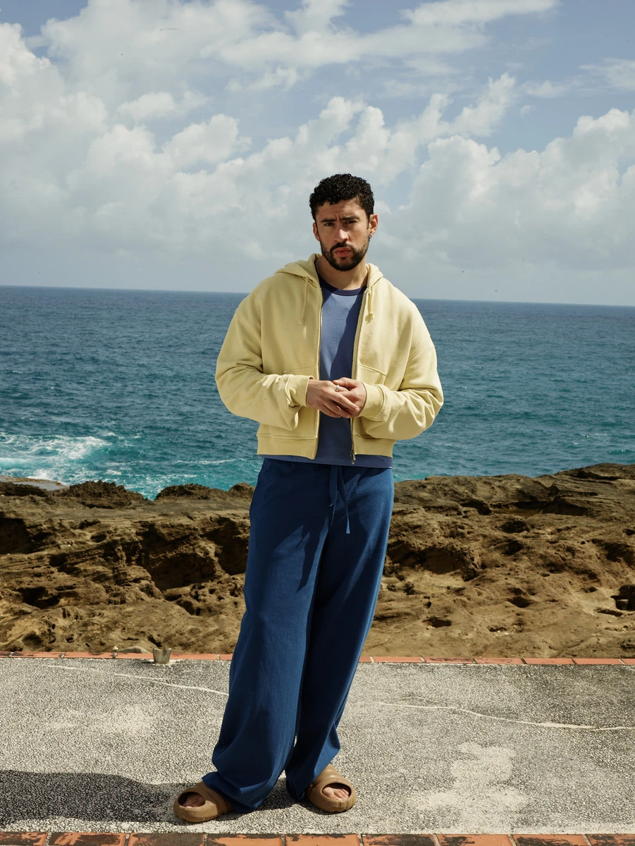 Low cost autobiografico: Bad Bunny lancia una collezione con Zara e ...