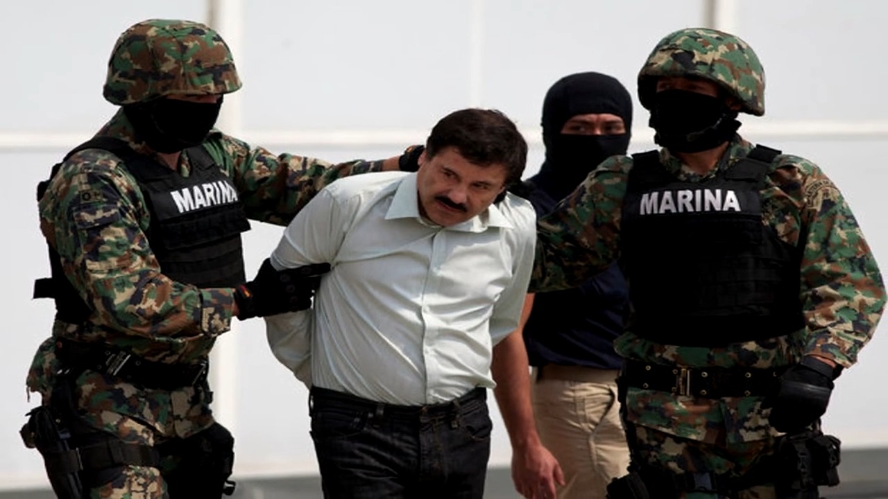El Chapo escaped without leaving his cell - then the shower footage ...