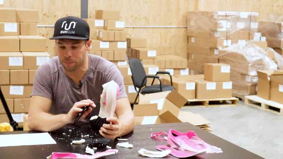 A high-performance shoe taken apart - what the layers reveal
