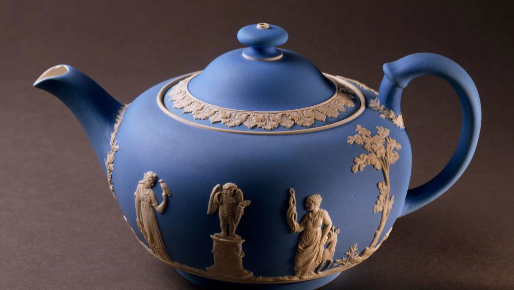 Your guide to spotting valuable vintage dishware