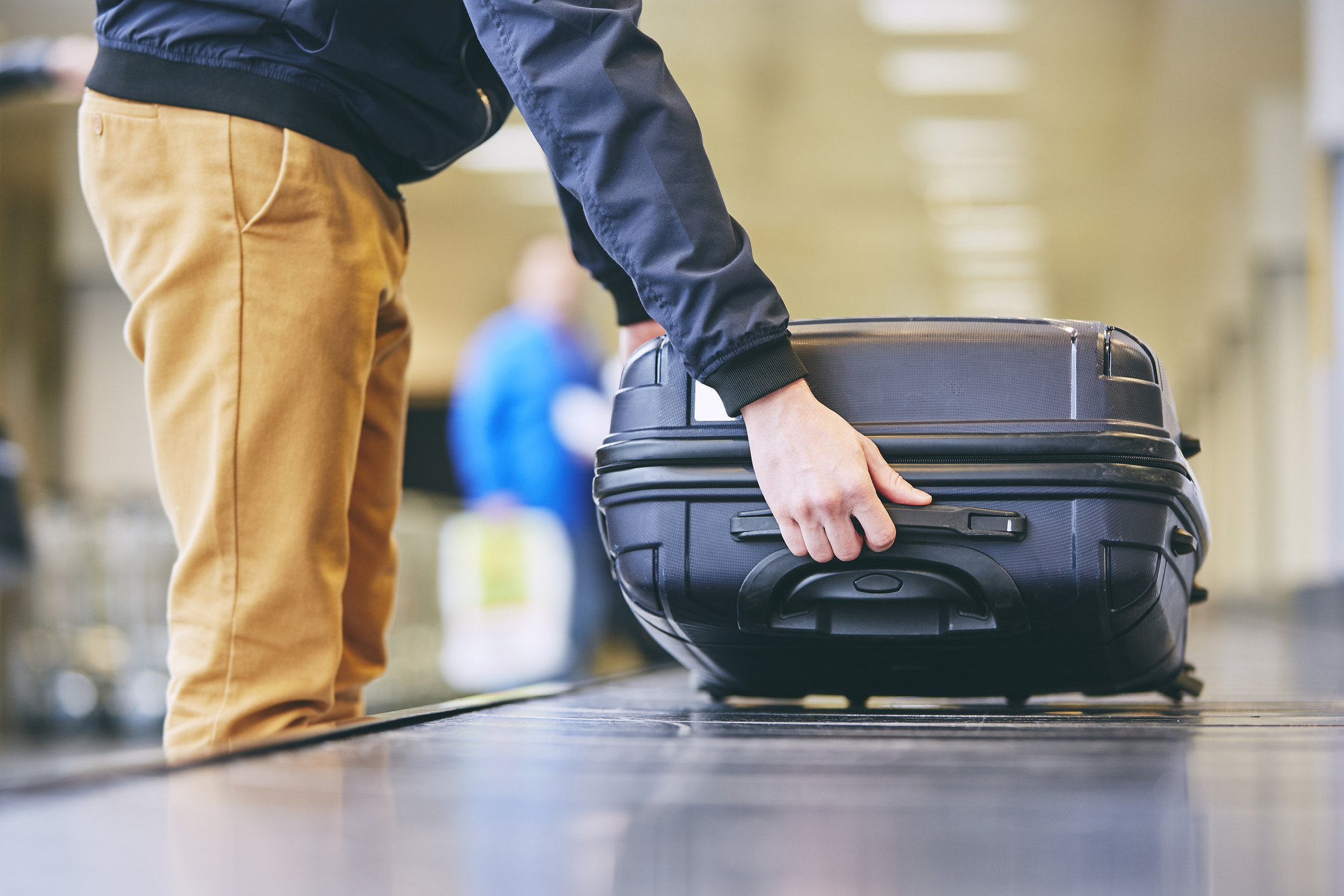 Passenger has worrying realization after reclaiming luggage at airport