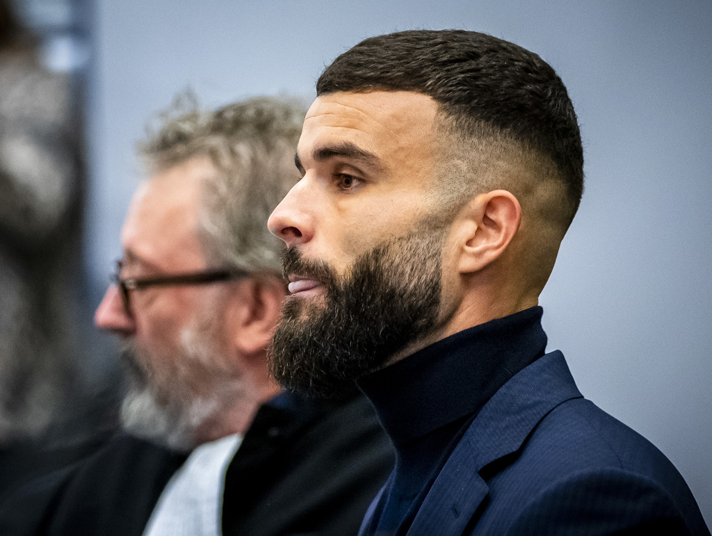 Voetballer Rai Vloet weer vrij na celstraf voor crash waarbij Gio (4 ...