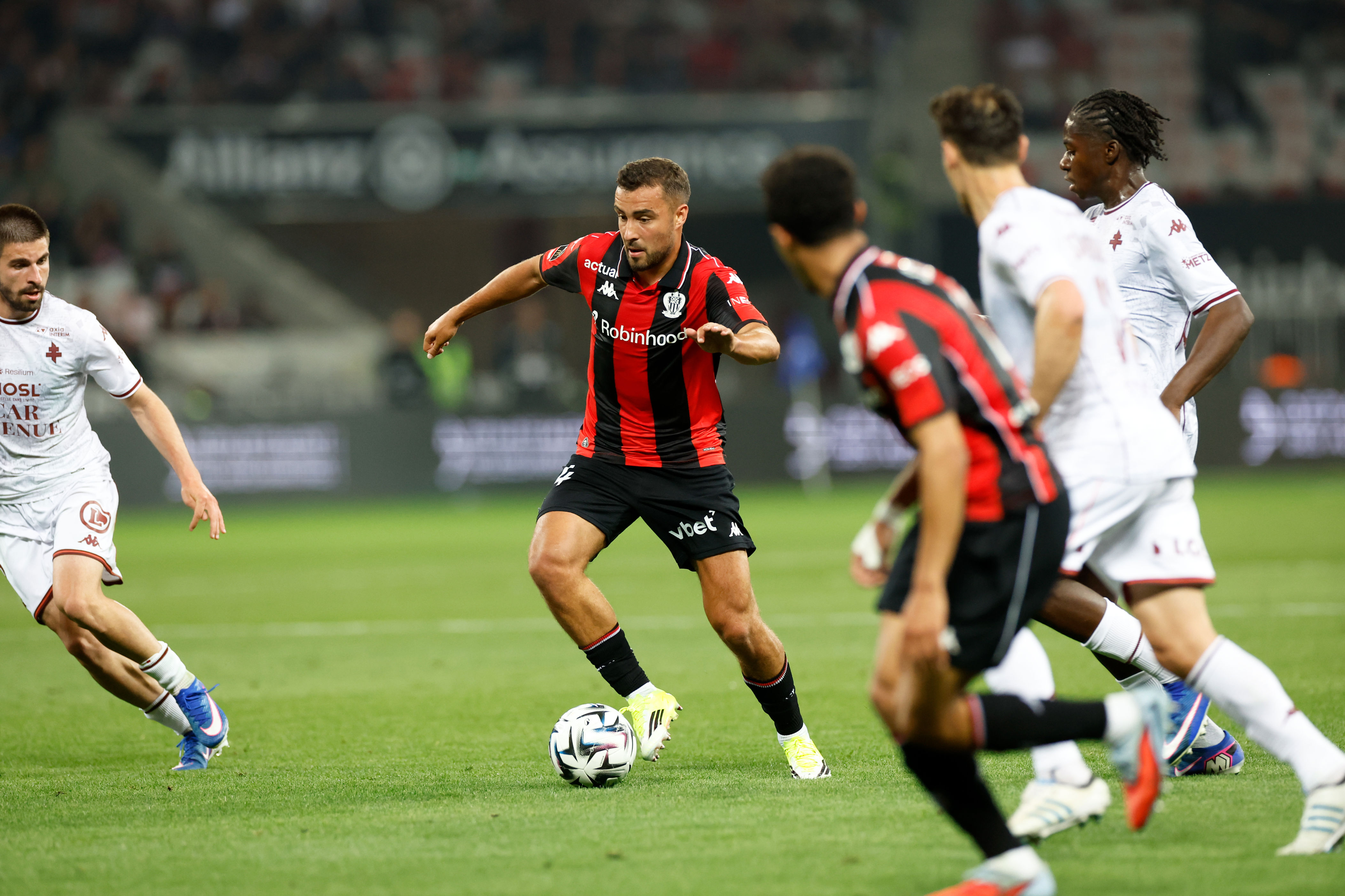 WK of play-offs? Spelers Nice en Saint-Étienne staan voor duivels dilemma