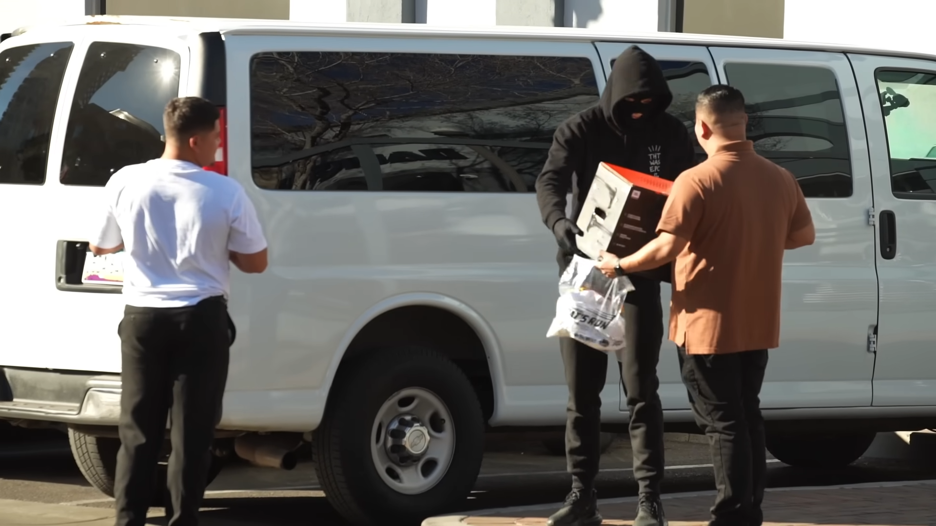 Strangers left in shock after receiving valuable products from the ...