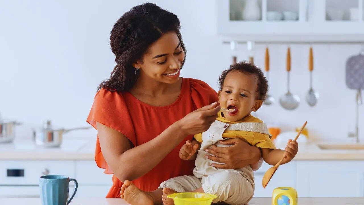 Baby led weaning vs spoon feeding? Is there a better choice?