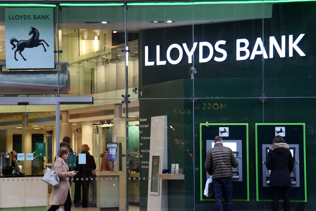 Lloyds to lose title of UK’s biggest branch network to rival bank