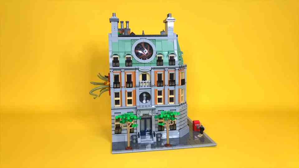 100 LEGO buildings in one challenge – the city takes shape