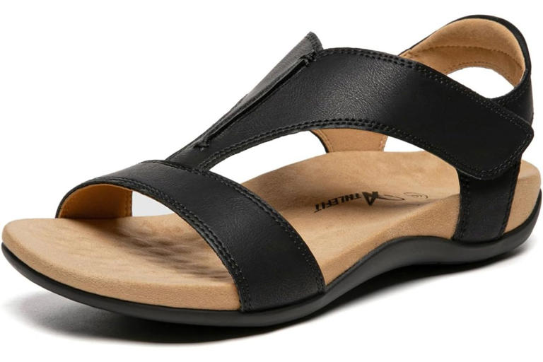 I have plantar fasciitis—a podiatrist told me these 8 supportive summer ...