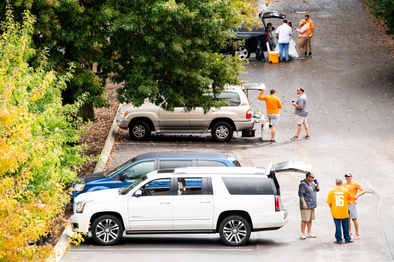Where to park for Savannah Bananas at Neyland Stadium in Knoxville