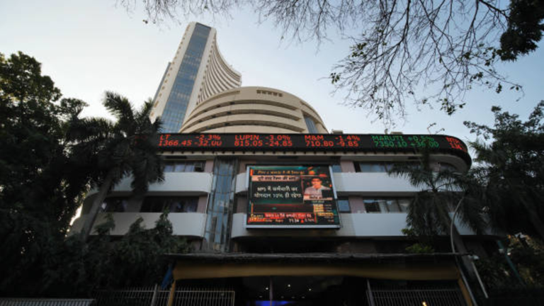 Stock markets reverse early gains, turn red at close amid late sell-off