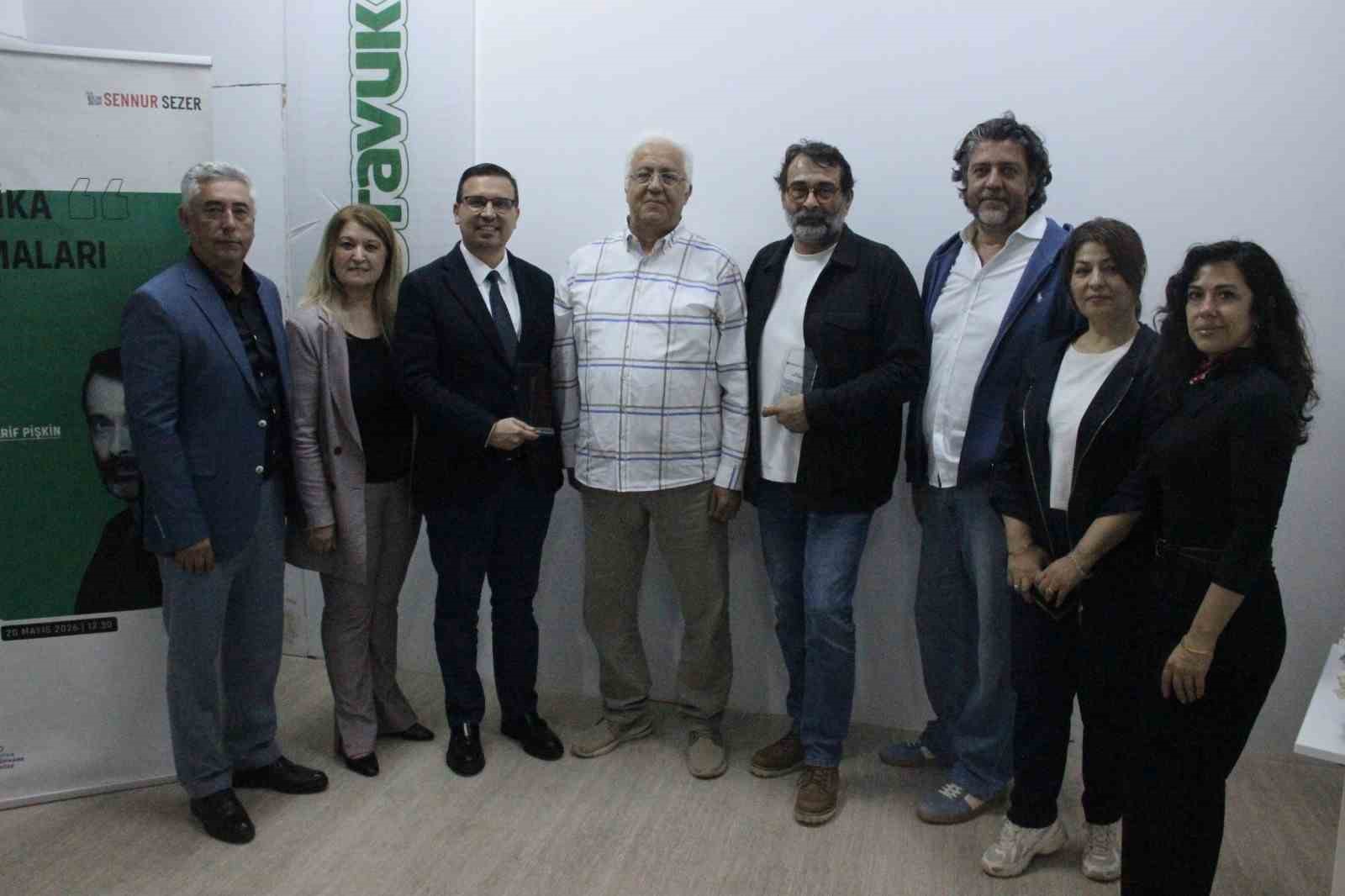 "Sanatçılar Sennur Sezer okuyor" etkinliğinin konuğu Arif Pişkin oldu