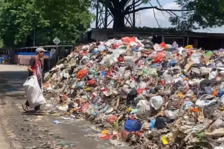 Fokus ubah perilaku warga, Ketua Komisi C DPRD Surabaya Eri Irawan ...
