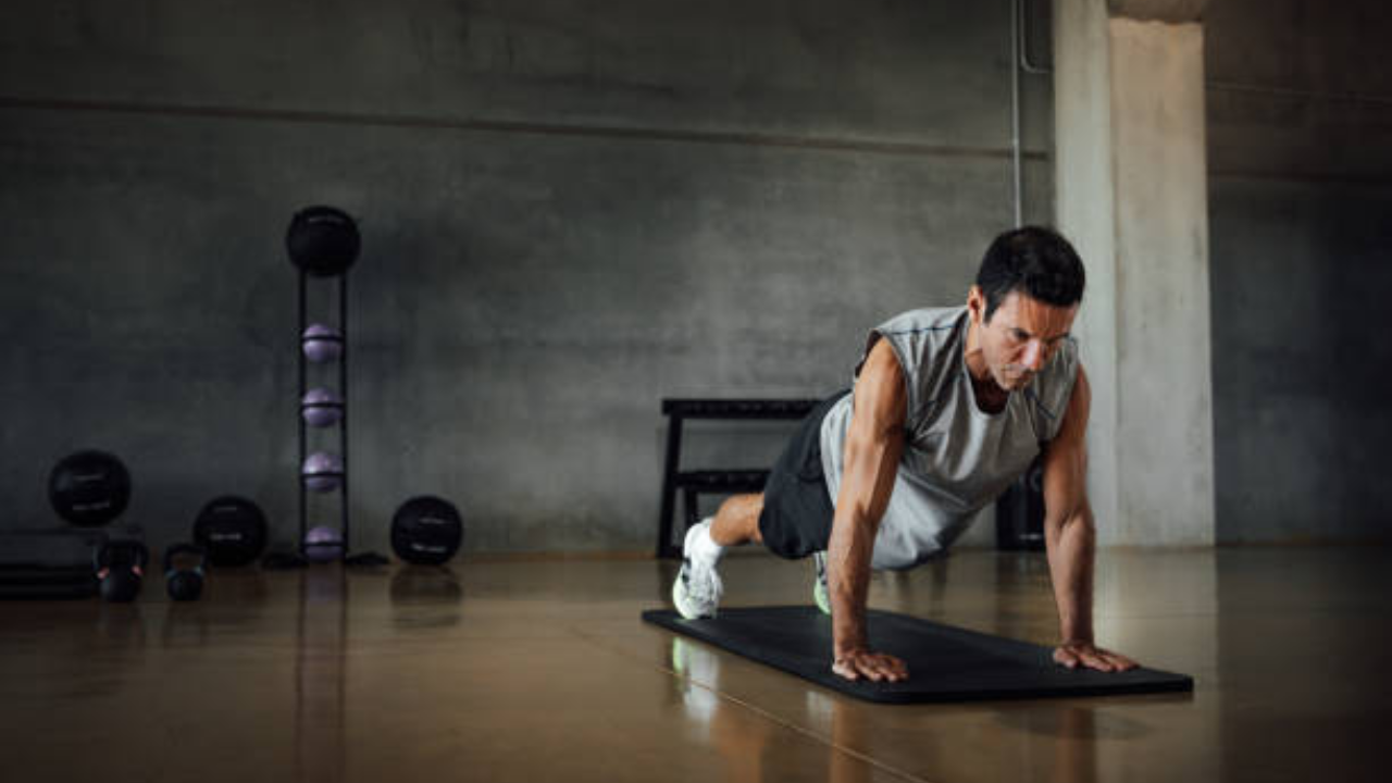 How many push-ups should a 40-year-old man really be able to do?