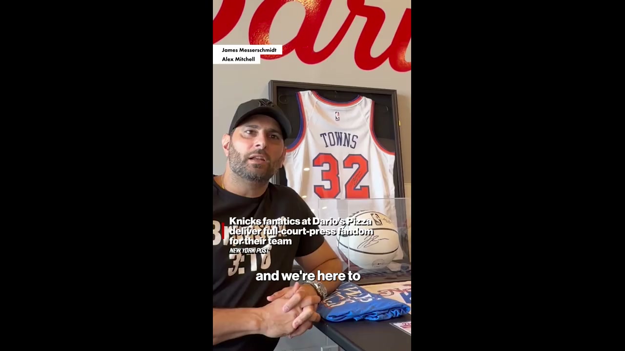 Knicks fanatics at Dario’s Pizza