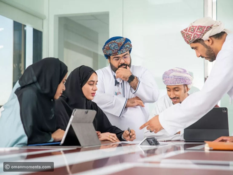 Oman's Labor Ministry urges early payment of wages for the private ...