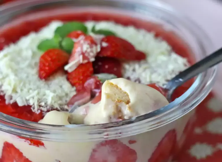 Pavê de morango, el postre brasileño de fresas y leche condensada que ...