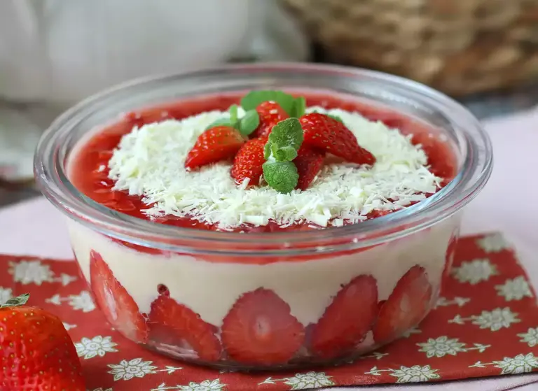 Pavê de morango, el postre brasileño de fresas y leche condensada que ...