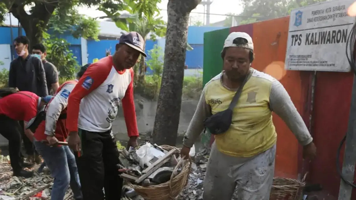 Fokus ubah perilaku warga, Ketua Komisi C DPRD Surabaya Eri Irawan ...