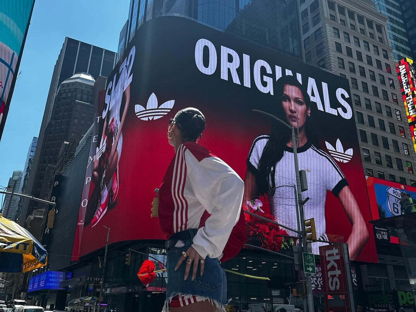 The meaning behind Bella Hadid's Palestinian 'key of return' necklace ...
