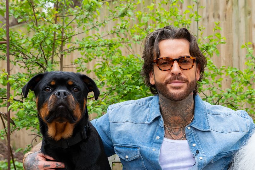 Towie star Pete Wicks has dogs loving him by strapping cheese to his leg
