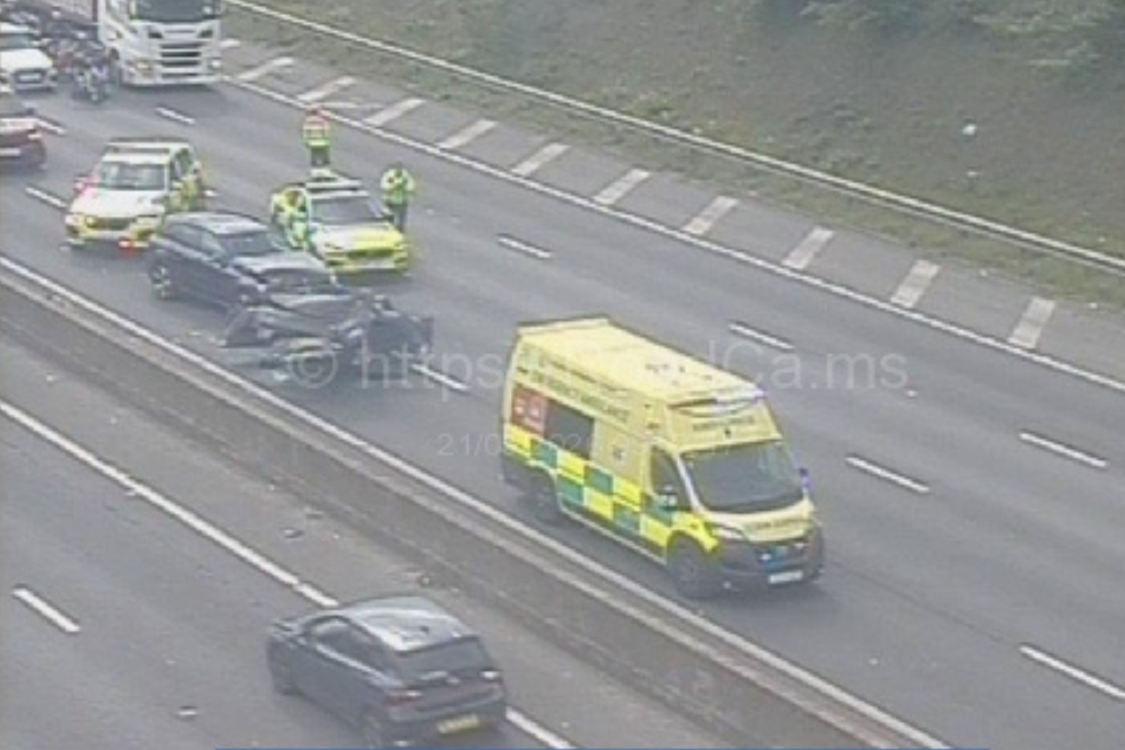 All lanes closed on M1 due to 'overturned vehicle' with traffic ...