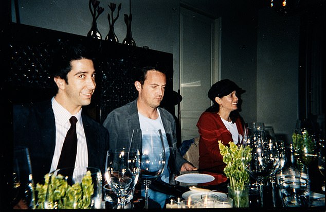 Chandler's last supper with Friends: Star's album of wrap party photos ...