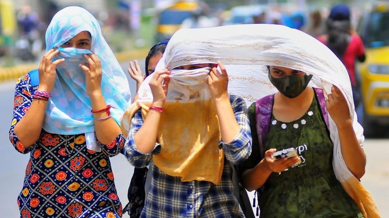 Delhi heatwave gets serious as first heat stroke case leaves student ...