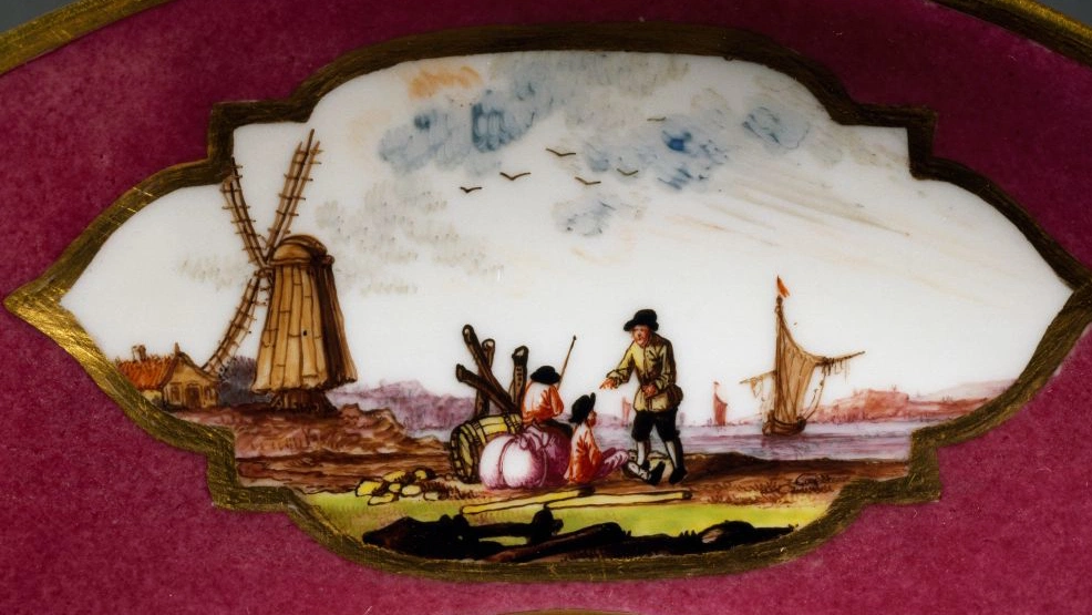 Your guide to spotting valuable vintage dishware