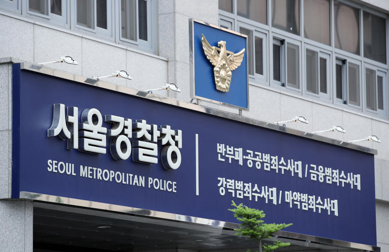 Police summon Shinsegae executive in Starbucks 'Tank Day' probe