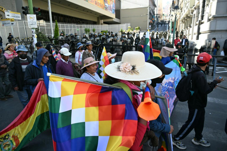 Presidente da Bolívia reorganizará governo para conter protestos