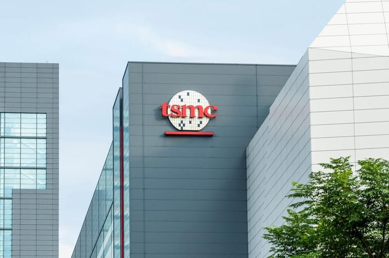 What's going on with Taiwan Semiconductor stock Thursday?