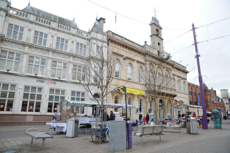 Crowds evacuated as 'deliberate' fire hits Loughborough Town Hall ...
