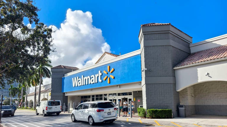 Walmart's comfortable $12 flip-flops feel like walking on air and come ...