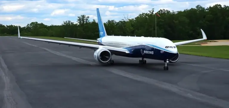 US man builds the world's biggest RC Boeing 777-9X and flies it into ...