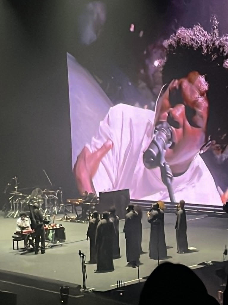 Daniel Caesar lets Filipino crowd take over during 'Son of Spergy' tour ...