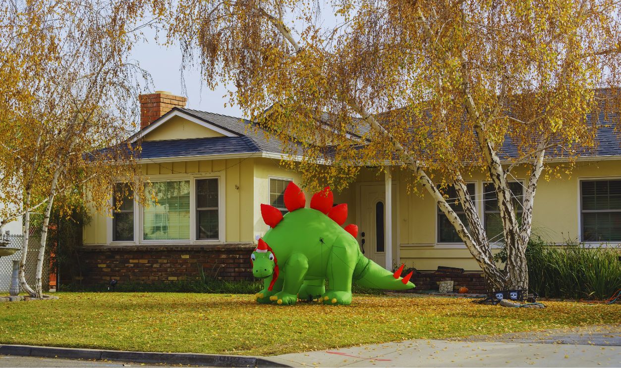 The HOA says my kids’ giant inflatable dinosaur birthday decoration ...