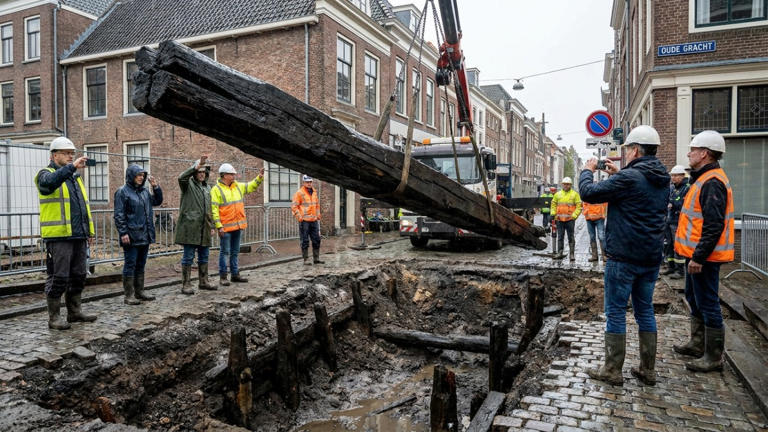 Obras na Holanda revelam de repente um barco medieval: a estrutura ...