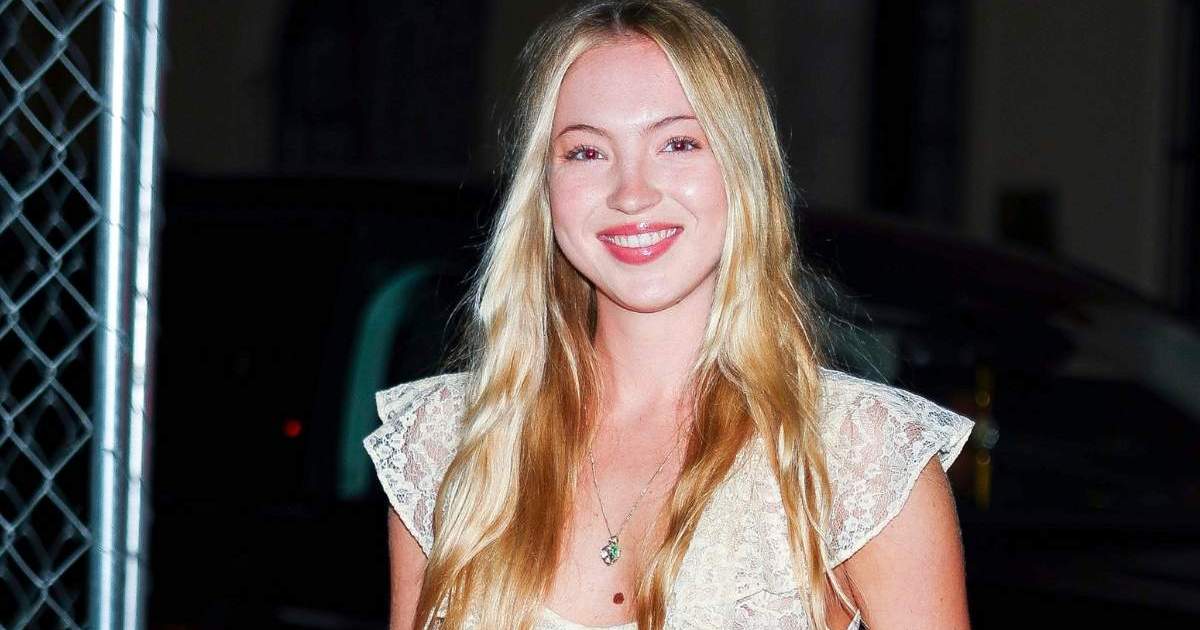 Lila Moss' $475 Burberry x Hunza G swimsuit is totally 'Baywatch' worthy