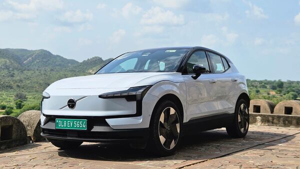 Volvo set to introduce next-gen EX40 in the US market to replace EX30 ...