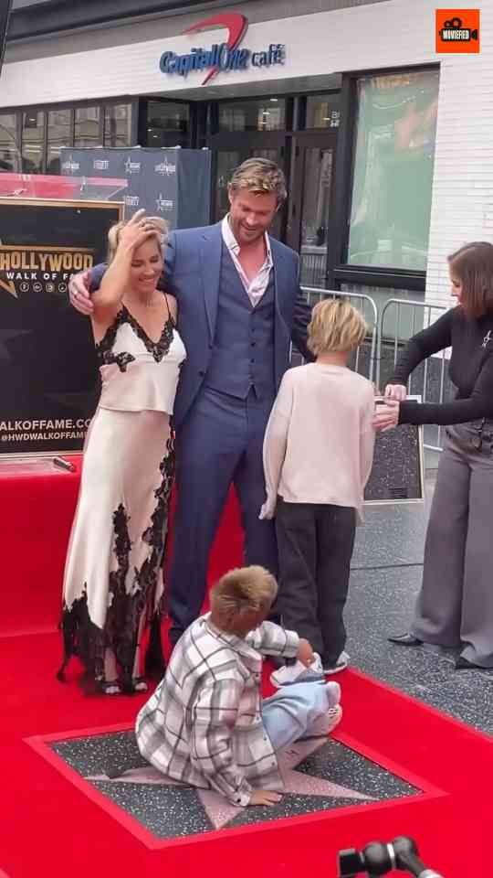 Chris Hemsworth And Elsa Pataky Along With Their Children On The ...