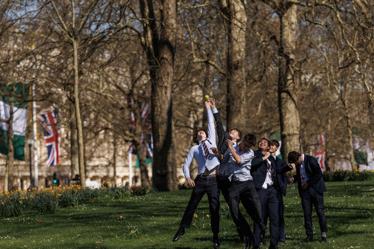 UK immigration fell sharply in 2025 as further curbs planned