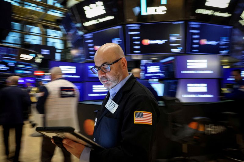 S&P 500 rises as investors focus on Mideast peace hopes as oil prices dip