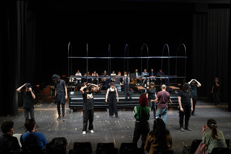 La rara opera 'Ferrovia sopraelevata' di Luciano Chailly al Teatro ...