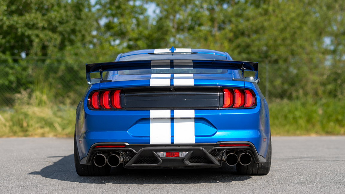 Insane V8 sounds from legendary performance cars