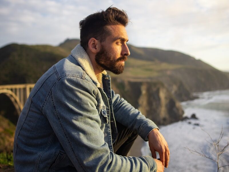15 subtle signs someone is hiding something from you